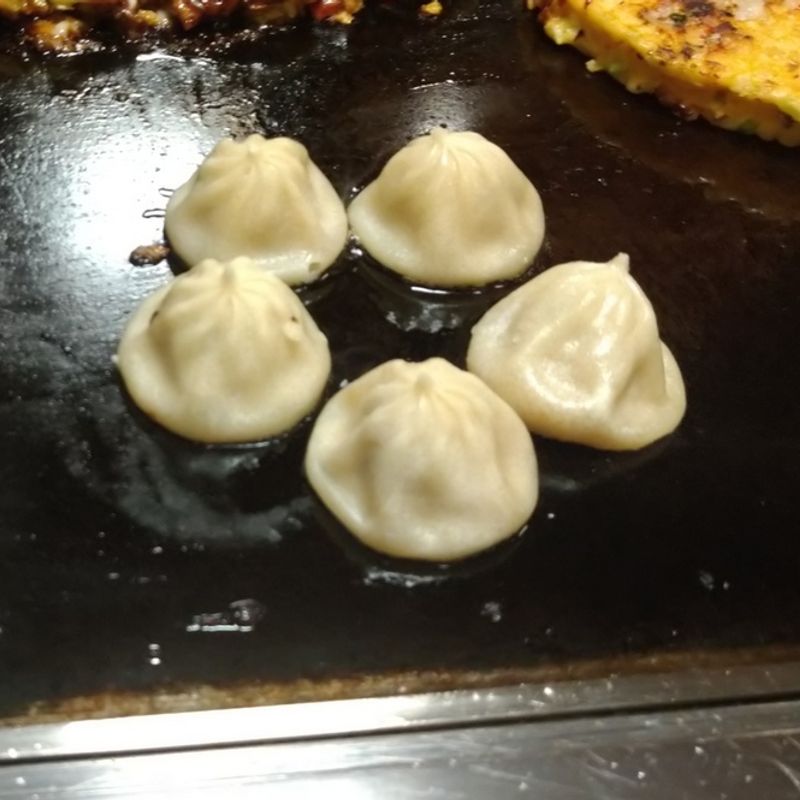 How to Cook Shoronpo at an Okonomiyaki Restaurant in Japan | City-Cost